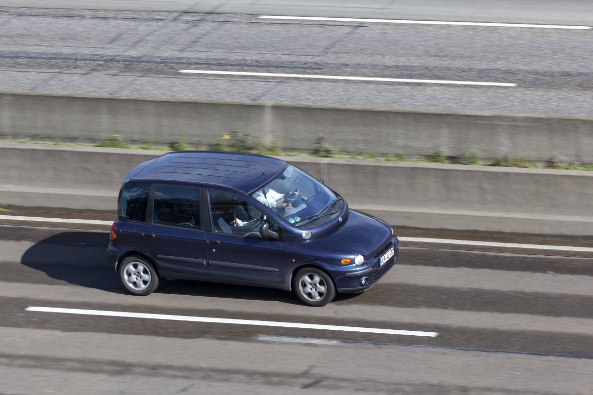 Oude Fiat Multipla onverwacht geregistreerd als nieuwe auto in 2024 ...